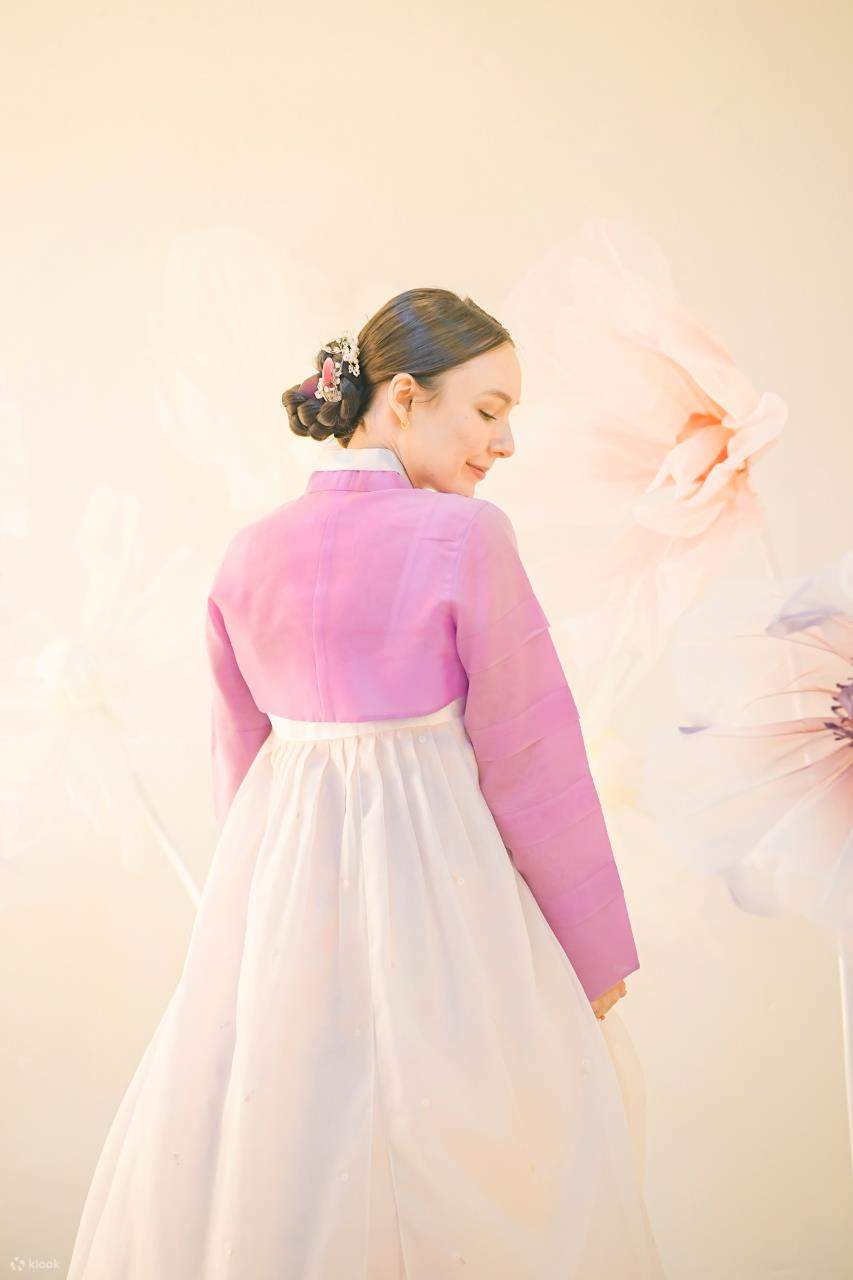 Hanbok Rental near Gyeongbokgung by Hae and Dal Hanbok - Klook Canada